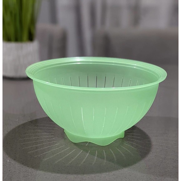 Tupperware | Kitchen | Tupperware Impressions Colander 8 Cup 43l Green ...
